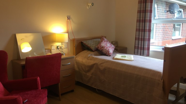 Monread Lodge - Respite and Residential Care Home in Woolmer Green